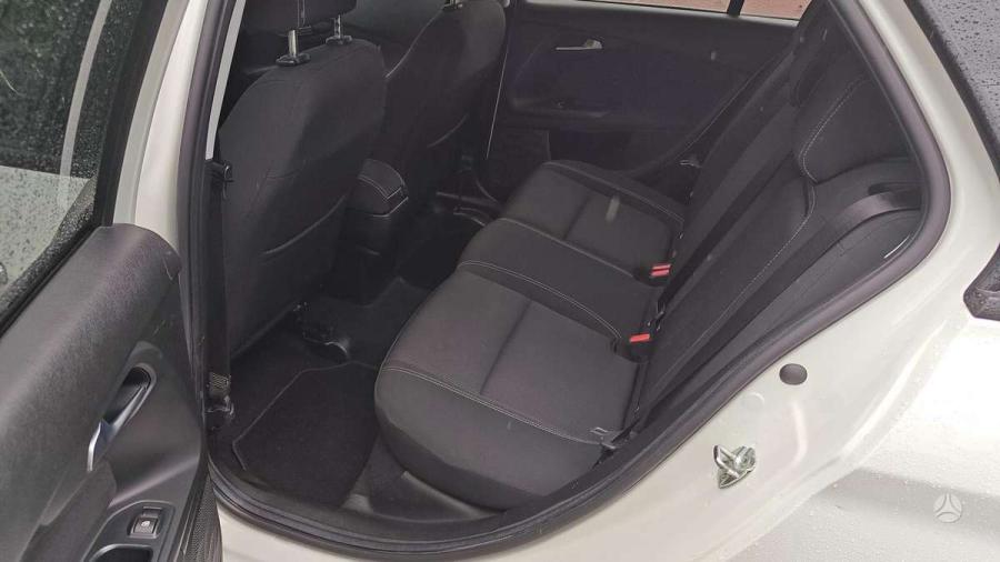 White Fiat Tipo 2017 in Jurbarkas, with an engine capacity of 1.25 L and mileage of 228 thousand km for 4200 €, photo 9 on AUTOMOTO.COM.LV