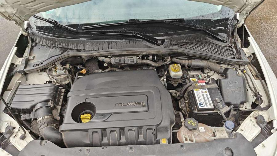 White Fiat Tipo 2017 in Jurbarkas, with an engine capacity of 1.25 L and mileage of 228 thousand km for 4200 €, photo 11 on AUTOMOTO.COM.LV