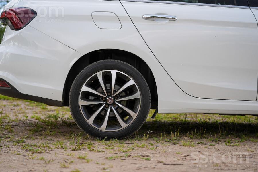White Fiat Tipo 2018 in Riga, with an engine capacity of 1.60 L and mileage of 260 thousand km for 6395 €, photo 8 on AUTOMOTO.COM.LV