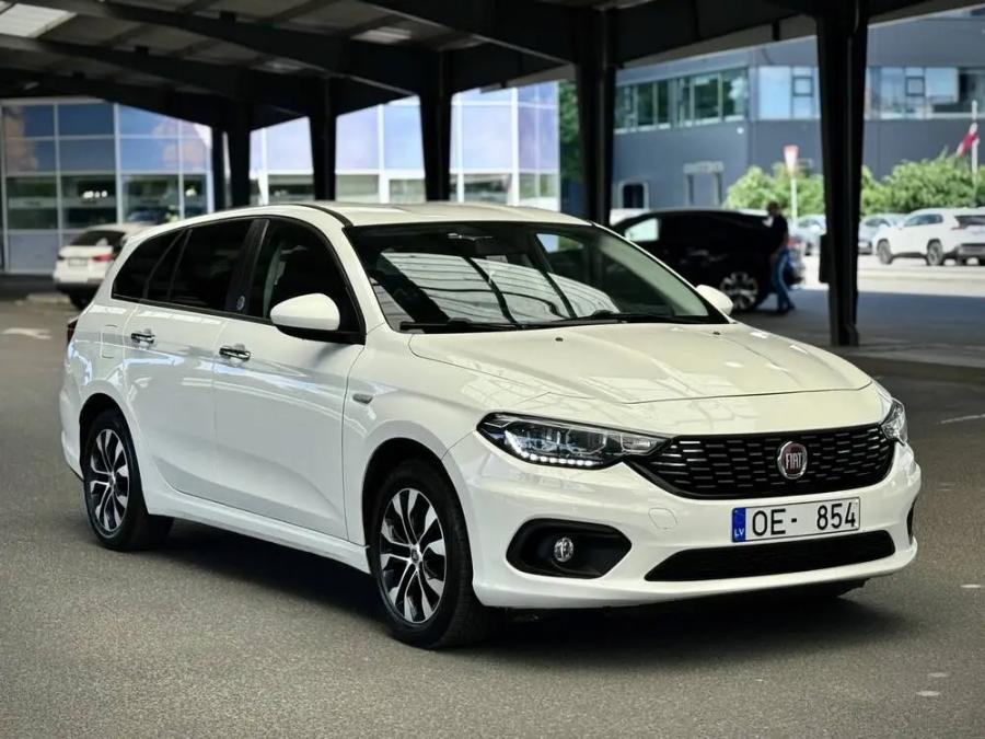 White Fiat Tipo 2020 in Riga, with an engine capacity of 1.60 L and mileage of 198 thousand km for 8900 €, photo 4 on AUTOMOTO.COM.LV