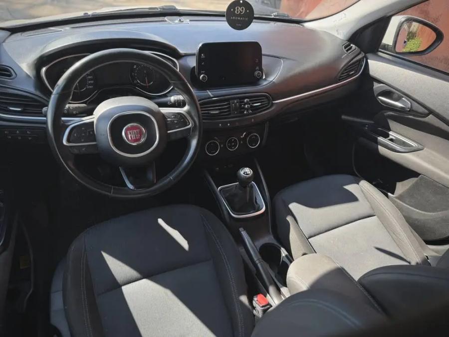 White Fiat Tipo 2020 in Riga, with an engine capacity of 1.60 L and mileage of 198 thousand km for 8900 €, photo 11 on AUTOMOTO.COM.LV