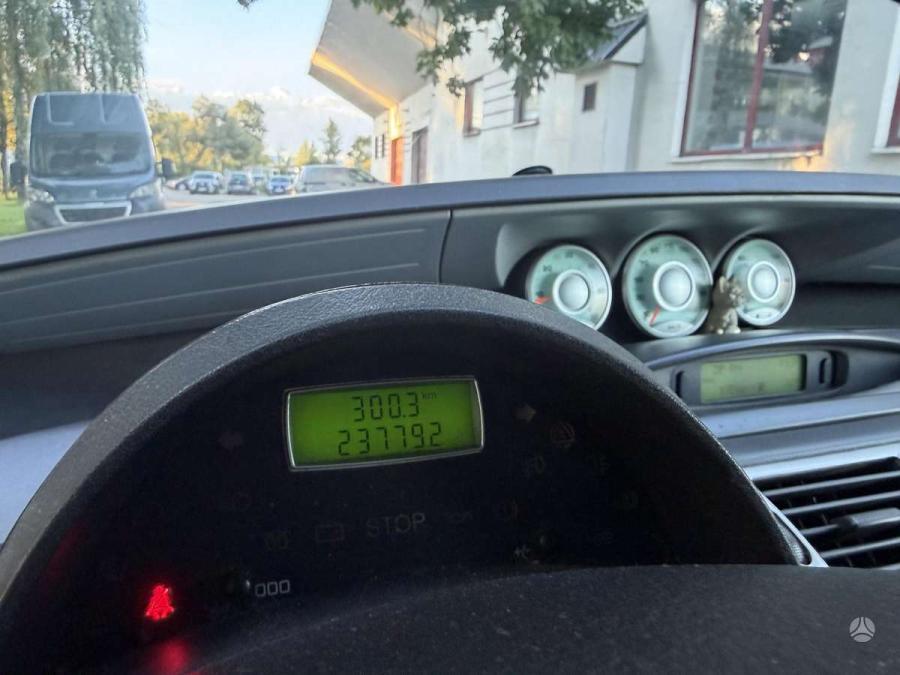 Pelēks Fiat Ulysse 2006 Kauņa, ar dzinēja tilpumu 2.00 L un nobraukumu 238 tūkst. km par 1500 €, foto 6 vietnē AUTOMOTO.COM.LV