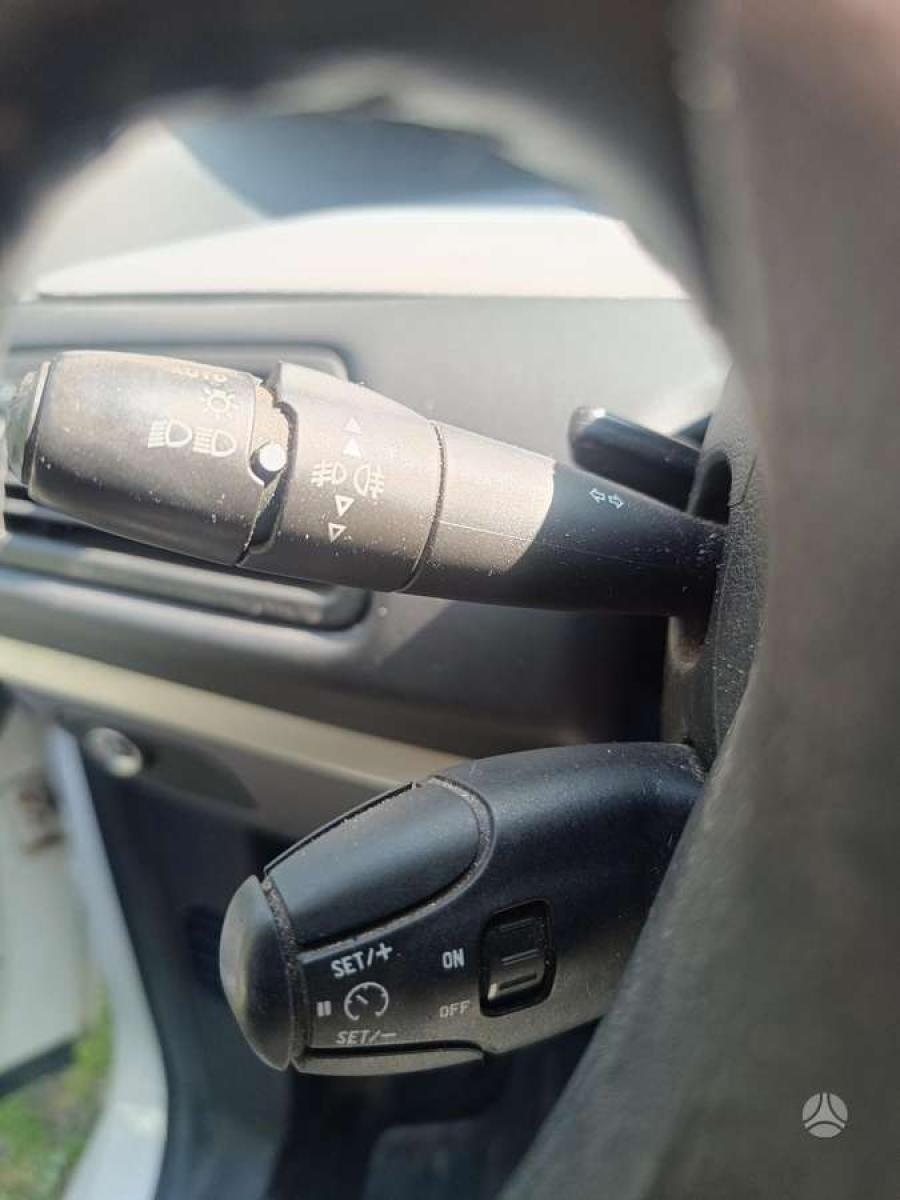 Balts Fiat Ulysse 2010 Panevēža, ar dzinēja tilpumu 2.00 L un nobraukumu 345 tūkst. km par 2750 €, foto 15 vietnē AUTOMOTO.COM.LV