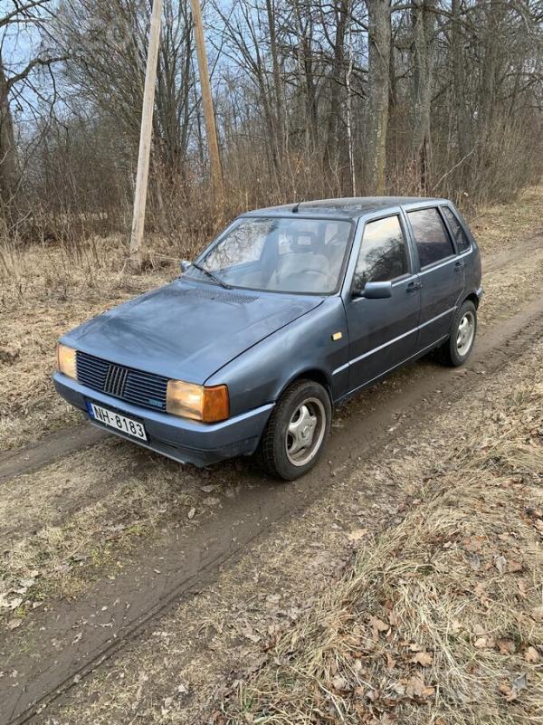 Zils Fiat Uno 1988 Rēzekne, ar dzinēja tilpumu 1.50 L un nobraukumu 332 tūkst. km par 600 €, foto 3 vietnē AUTOMOTO.COM.LV