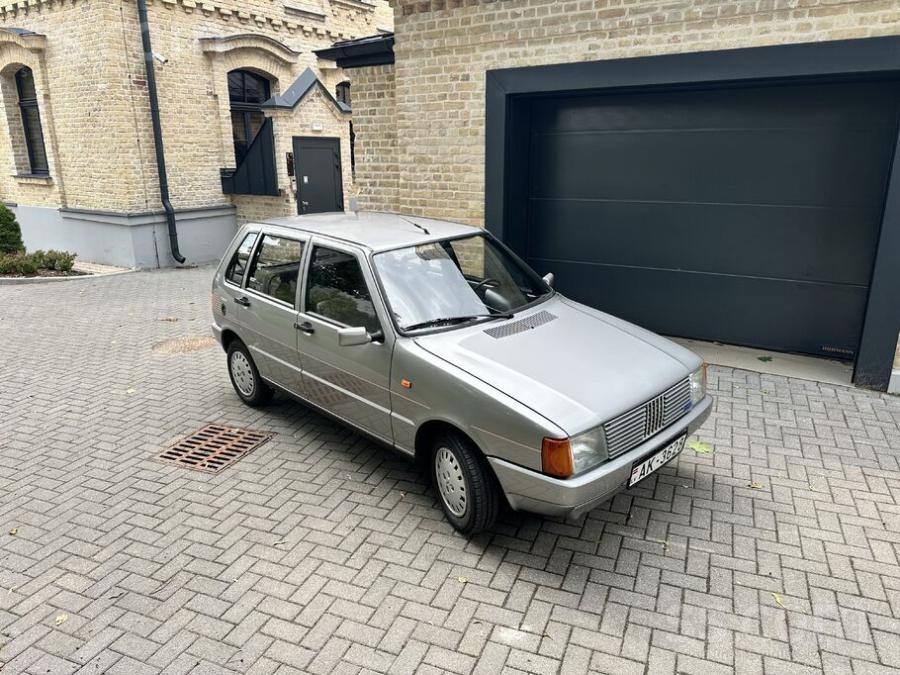 Pelēks Fiat Uno 1987 Rīga, ar dzinēja tilpumu 1.50 L un nobraukumu 70 tūkst. km par 8200 €, foto 3 vietnē AUTOMOTO.COM.LV