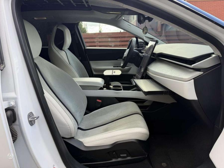 White Fisker Ocean 2024 in Kaunas, with an engine capacity of 0.00 L and mileage of 44 thousand km for 22500 €, photo 18 on AUTOMOTO.COM.LV