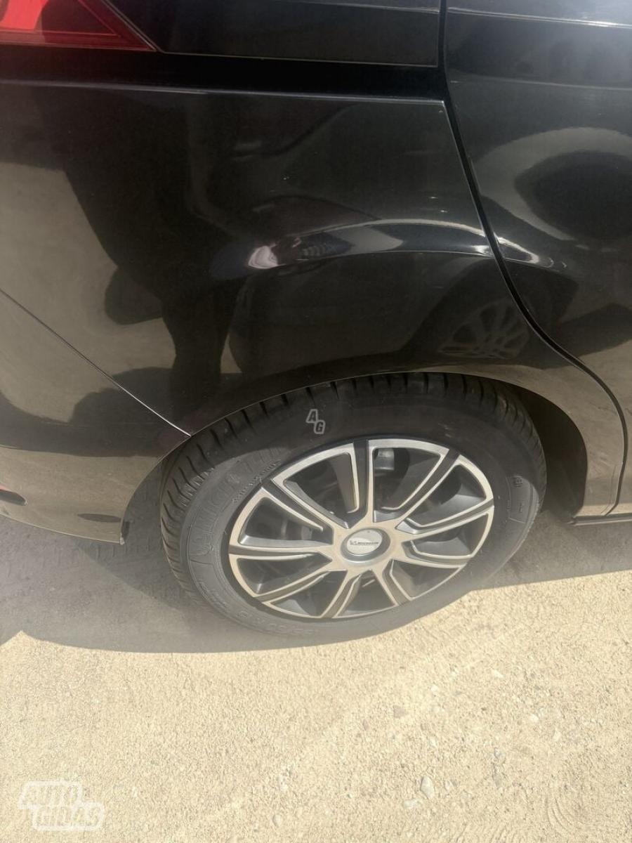 Melns Ford B-Max 2013 Kauņa, ar dzinēja tilpumu 1.60 L un nobraukumu 240 tūkst. km par 2850 €, foto 4 vietnē AUTOMOTO.COM.LV
