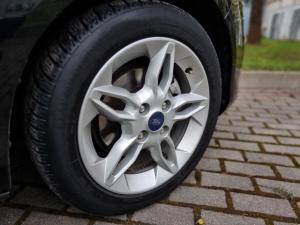 Black Ford B-Max 2014 in Riga, with an engine capacity of 1.20 L and mileage of 198 thousand km for 5770 €, photo 33 on AUTOMOTO.COM.LV