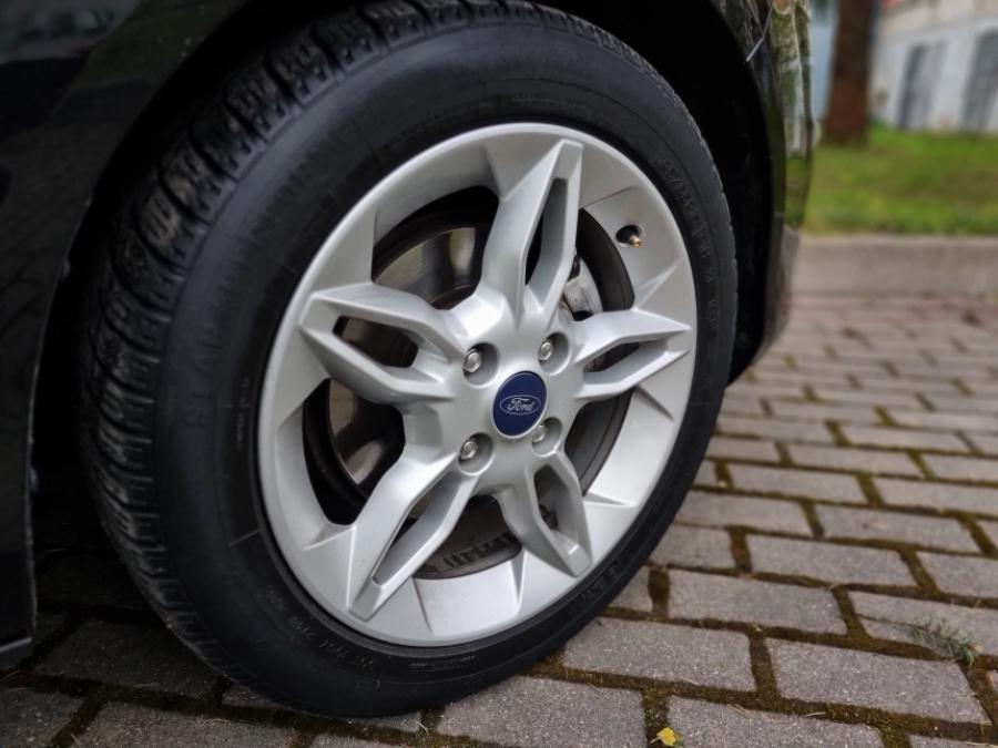 Black Ford B-Max 2014 in Riga, with an engine capacity of 1.20 L and mileage of 198 thousand km for 5770 €, photo 33 on AUTOMOTO.COM.LV