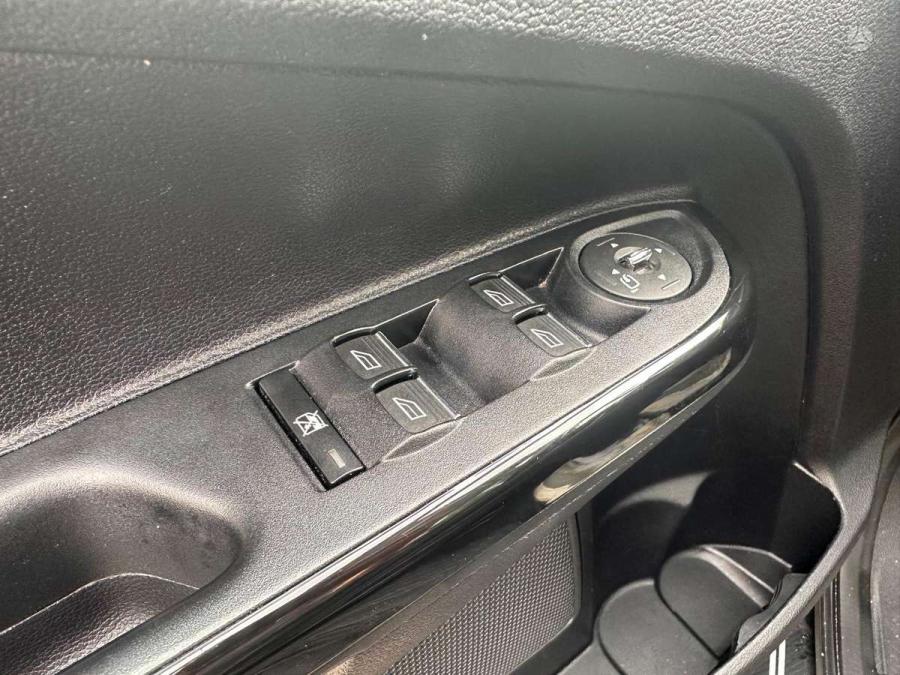 Melns Ford B-Max 2013 Nemenčinė, ar dzinēja tilpumu 1.00 L un nobraukumu 239 tūkst. km par 2500 €, foto 20 vietnē AUTOMOTO.COM.LV