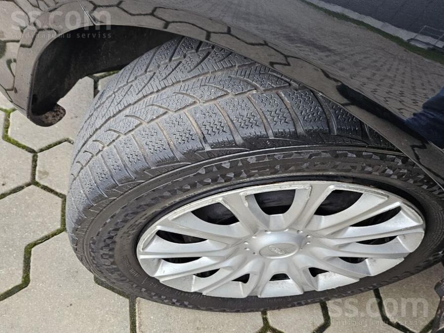 Black Ford B-Max 2014 in Riga, with an engine capacity of 1.50 L and mileage of 221 thousand km for 4790 €, photo 28 on AUTOMOTO.COM.LV