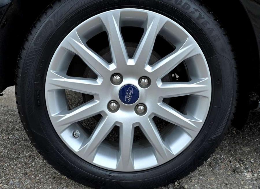 Black Ford B-Max 2017 in Kretinga, with an engine capacity of 1.00 L and mileage of 186 thousand km for 5550 €, photo 36 on AUTOMOTO.COM.LV