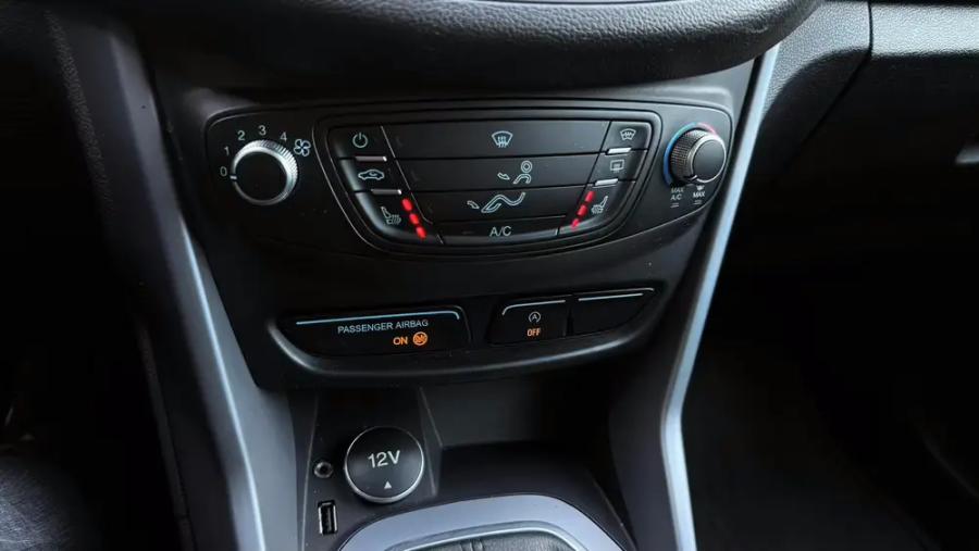 Zils Ford B-Max 2013 Jelgava, ar dzinēja tilpumu 1.00 L un nobraukumu 190 tūkst. km par 4400 €, foto 13 vietnē AUTOMOTO.COM.LV