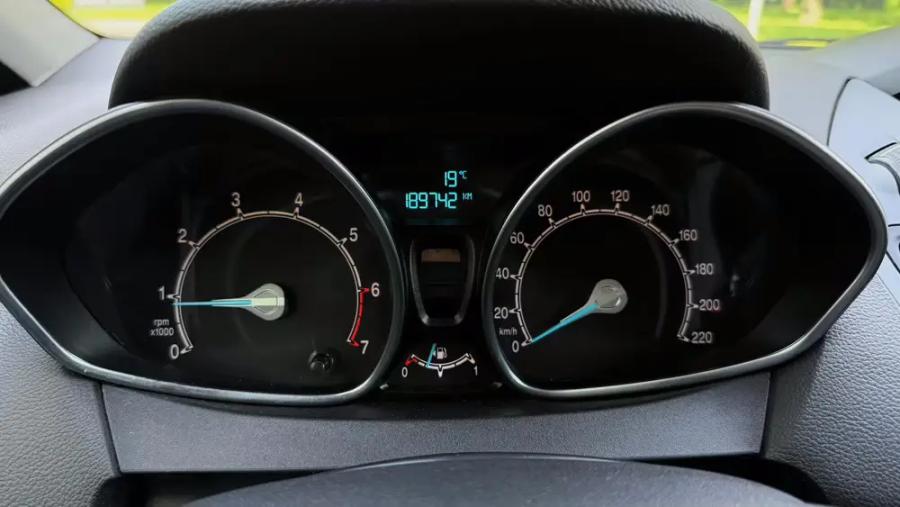 Zils Ford B-Max 2013 Jelgava, ar dzinēja tilpumu 1.00 L un nobraukumu 190 tūkst. km par 4400 €, foto 14 vietnē AUTOMOTO.COM.LV