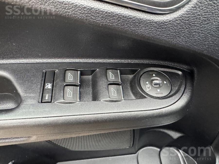 Zils Ford B-Max 2014 Cēsis, ar dzinēja tilpumu 1.60 L un nobraukumu 0 tūkst. km par 4950 €, foto 25 vietnē AUTOMOTO.COM.LV