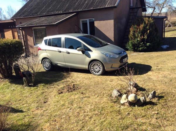 Brūns Ford B-Max 2013 Kelmė, ar dzinēja tilpumu 1.00 L un nobraukumu 154 tūkst. km par 3400 €, foto 3 vietnē AUTOMOTO.COM.LV
