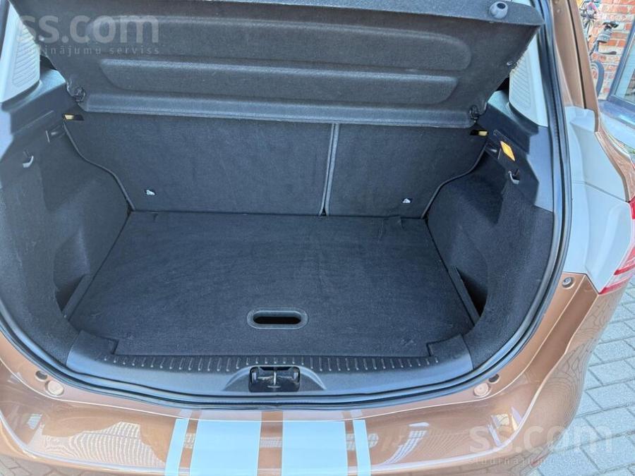 Brūns Ford B-Max 2016 Talsi, ar dzinēja tilpumu 1.50 L un nobraukumu 179 tūkst. km par 7700 €, foto 9 vietnē AUTOMOTO.COM.LV