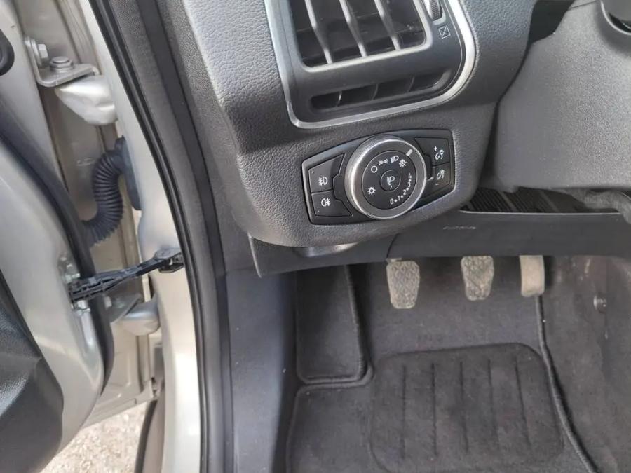 Pelēks Ford B-Max 2015 Talsi, ar dzinēja tilpumu 1.00 L un nobraukumu 155 tūkst. km par 5650 €, foto 16 vietnē AUTOMOTO.COM.LV