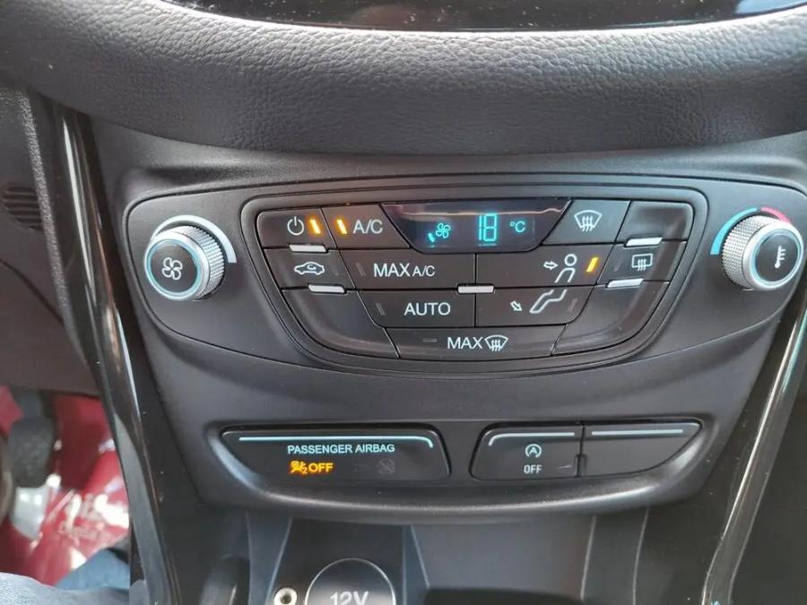 Pelēks Ford B-Max 2015 Talsi, ar dzinēja tilpumu 1.00 L un nobraukumu 155 tūkst. km par 5650 €, foto 18 vietnē AUTOMOTO.COM.LV