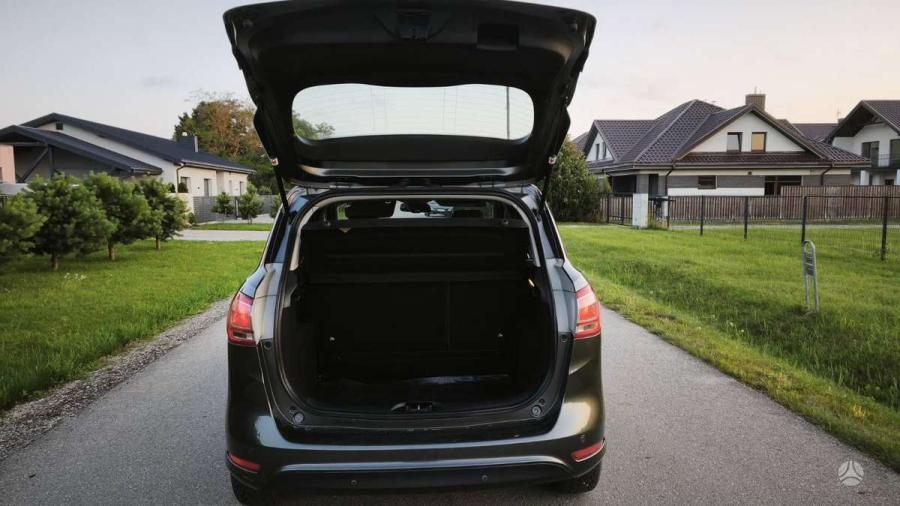 Pelēks Ford B-Max 2017 Šauļi, ar dzinēja tilpumu 1.00 L un nobraukumu 130 tūkst. km par 5400 €, foto 24 vietnē AUTOMOTO.COM.LV