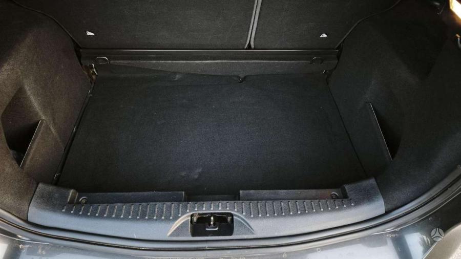 Pelēks Ford B-Max 2017 Šauļi, ar dzinēja tilpumu 1.00 L un nobraukumu 130 tūkst. km par 5400 €, foto 28 vietnē AUTOMOTO.COM.LV