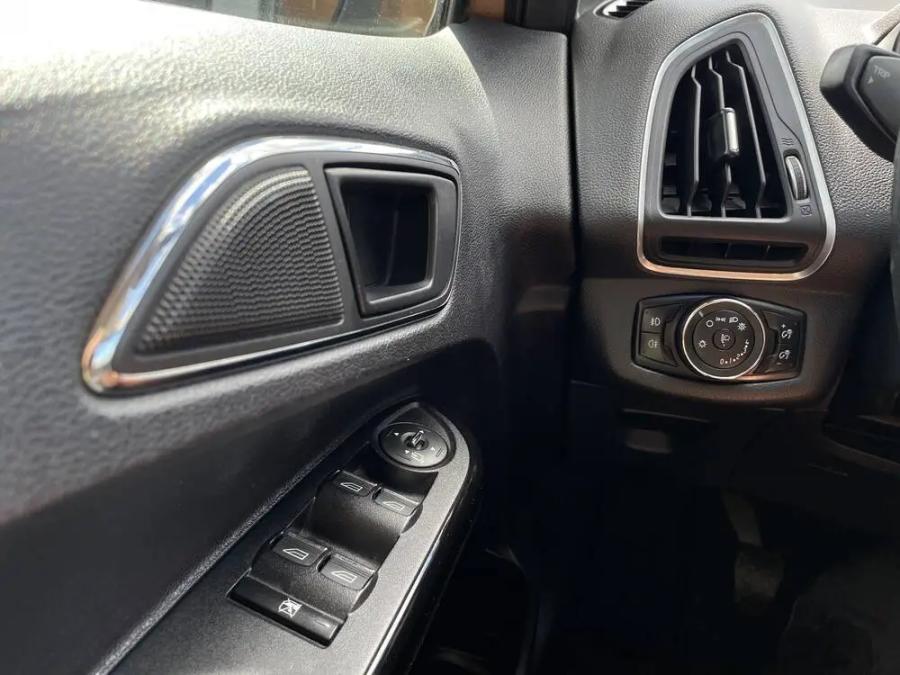 Pelēks Ford B-Max 2013 Talsi, ar dzinēja tilpumu 1.60 L un nobraukumu 220 tūkst. km par 4400 €, foto 12 vietnē AUTOMOTO.COM.LV