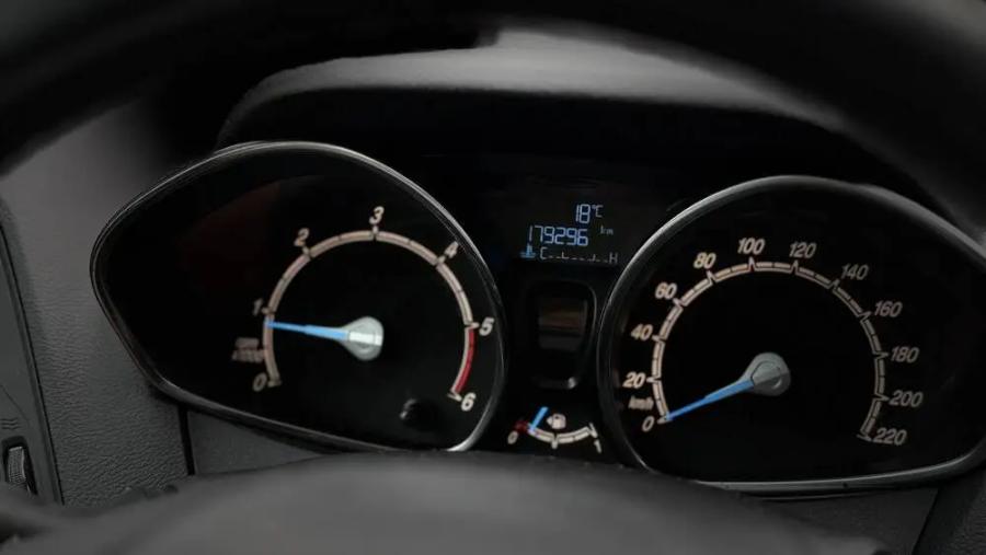 Pelēks Ford B-Max 2014 Jelgava, ar dzinēja tilpumu 1.50 L un nobraukumu 0 tūkst. km par 3990 €, foto 13 vietnē AUTOMOTO.COM.LV