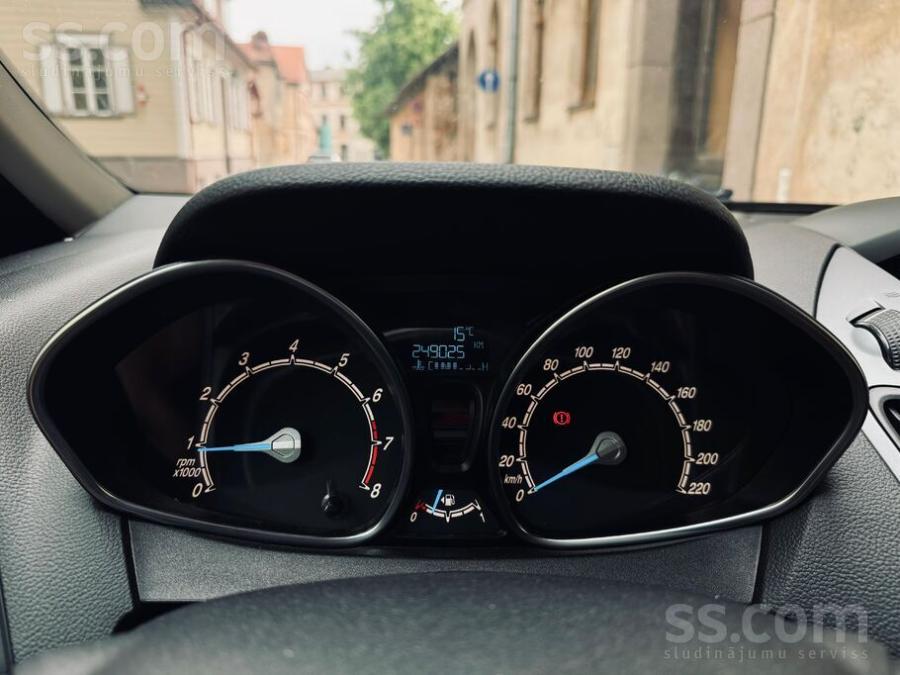 Ford B-Max 2013 in Cesis, with an engine capacity of 1.00 L and mileage of 0 thousand km for 3500 €, photo 25 on AUTOMOTO.COM.LV