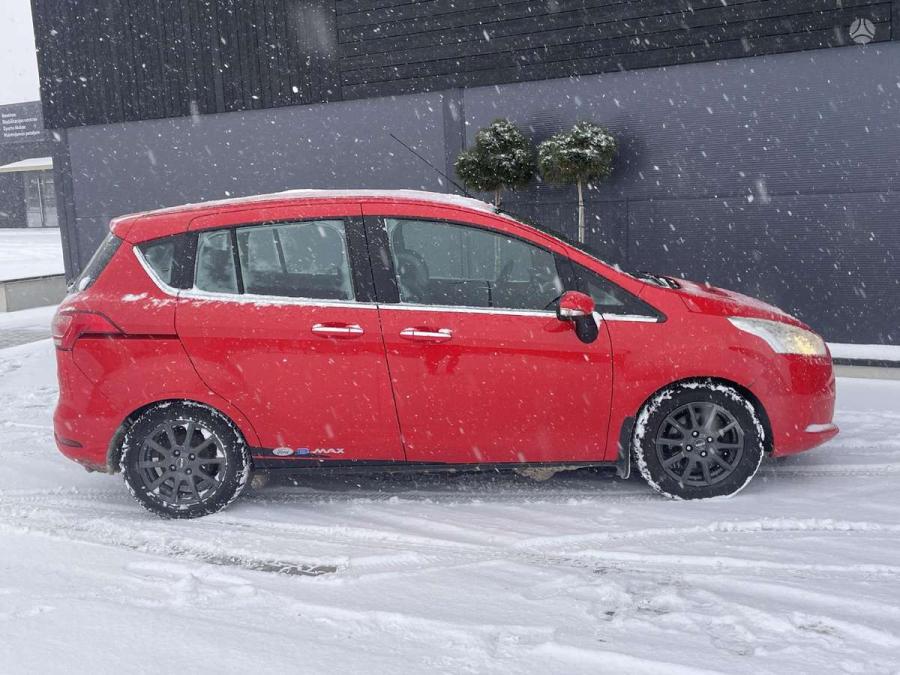 Red Ford B-Max 2013 in Siauliai, with an engine capacity of 1.00 L and mileage of 216 thousand km for 3499 €, photo 5 on AUTOMOTO.COM.LV