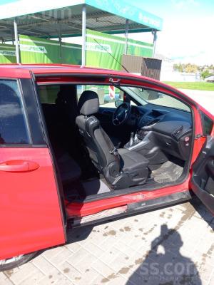 Red Ford B-Max 2015 in Rezekne, with an engine capacity of 1.50 L and mileage of 160 thousand km for 4750 €, photo 6 on AUTOMOTO.COM.LV
