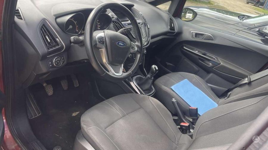 Red Ford B-Max 2016 in Taurage, with an engine capacity of 1.00 L and mileage of 87 thousand km for 3700 €, photo 4 on AUTOMOTO.COM.LV