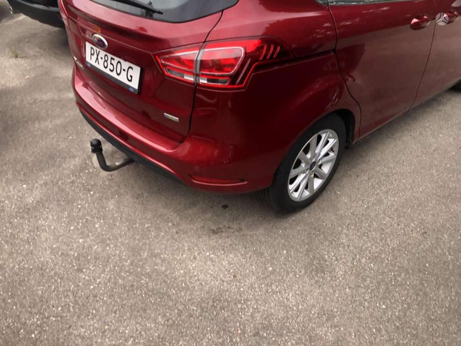 Red Ford B-Max 2017 in Klaipeda, with an engine capacity of 1.00 L and mileage of 137 thousand km for 5950 €, photo 8 on AUTOMOTO.COM.LV
