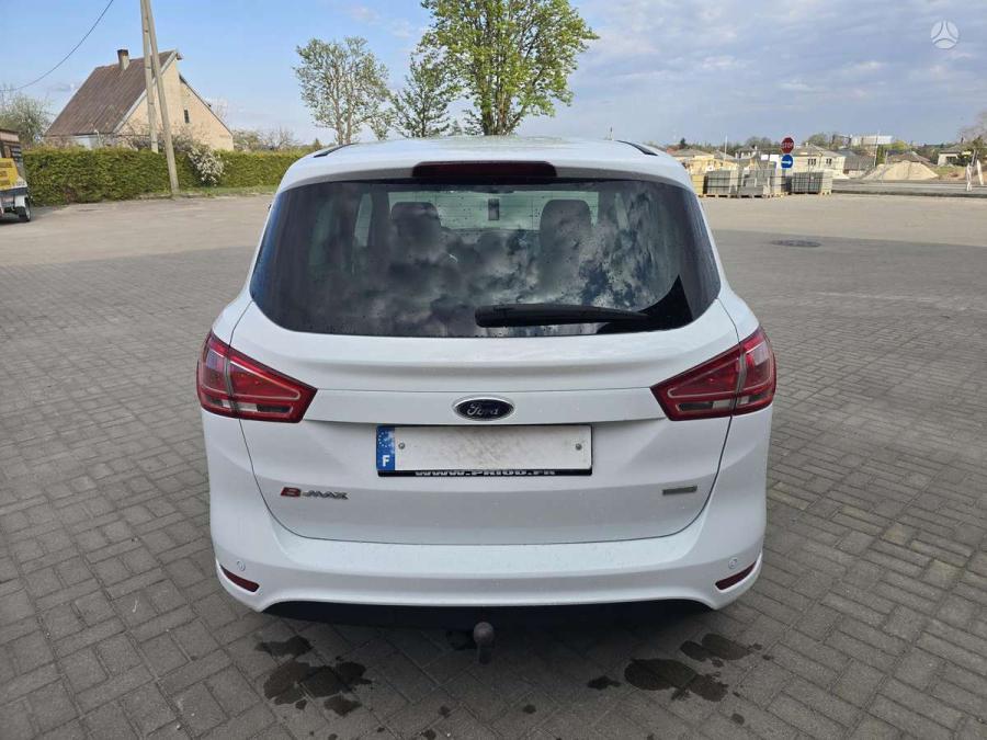 White Ford B-Max 2017 in Taurage, with an engine capacity of 1.00 L and mileage of 106 thousand km for 4200 €, photo 7 on AUTOMOTO.COM.LV