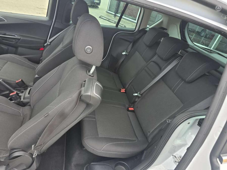 White Ford B-Max 2017 in Taurage, with an engine capacity of 1.00 L and mileage of 106 thousand km for 4200 €, photo 14 on AUTOMOTO.COM.LV