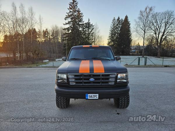 Melns Ford Bronco 1993 Tallina, ar dzinēja tilpumu 5.80 L un nobraukumu 93 tūkst. km par 22000 €, foto 1 vietnē AUTOMOTO.COM.LV