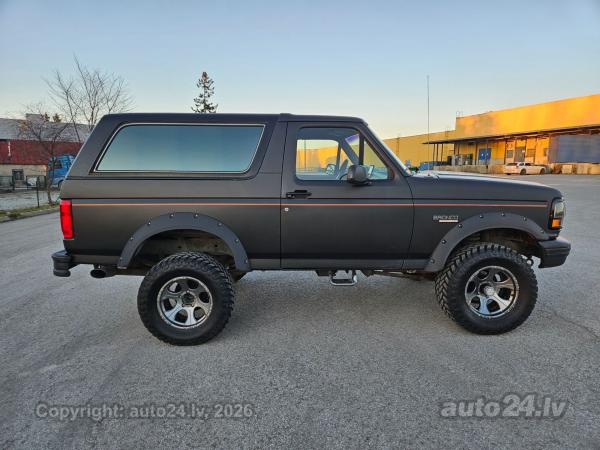 Melns Ford Bronco 1993 Tallina, ar dzinēja tilpumu 5.80 L un nobraukumu 93 tūkst. km par 22000 €, foto 2 vietnē AUTOMOTO.COM.LV