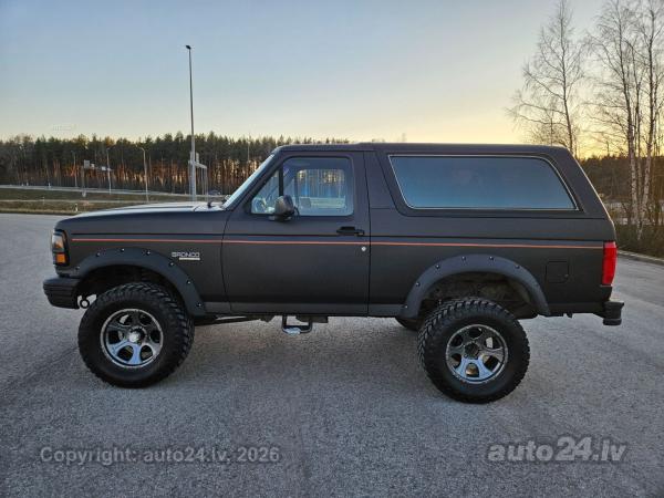 Melns Ford Bronco 1993 Tallina, ar dzinēja tilpumu 5.80 L un nobraukumu 93 tūkst. km par 22000 €, foto 5 vietnē AUTOMOTO.COM.LV