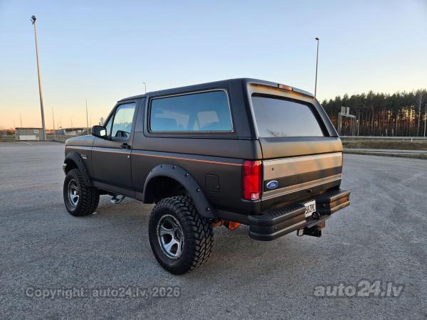 Melns Ford Bronco 1993 Tallina, ar dzinēja tilpumu 5.80 L un nobraukumu 93 tūkst. km par 22000 €, foto 6 vietnē AUTOMOTO.COM.LV