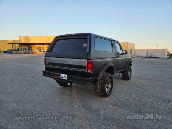 Melns Ford Bronco 1993 Tallina, ar dzinēja tilpumu 5.80 L un nobraukumu 93 tūkst. km par 22000 €, foto 7 vietnē AUTOMOTO.COM.LV