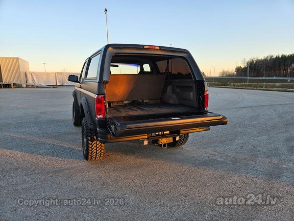 Melns Ford Bronco 1993 Tallina, ar dzinēja tilpumu 5.80 L un nobraukumu 93 tūkst. km par 22000 €, foto 10 vietnē AUTOMOTO.COM.LV