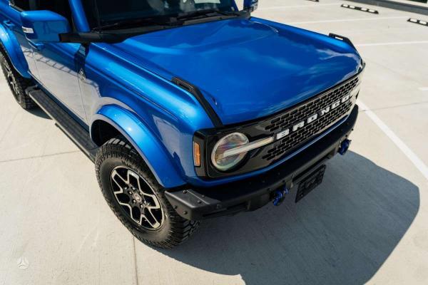 Blue Ford Bronco 2022 in Vilnius, with an engine capacity of 2.70 L and mileage of 105 thousand km for 39900 €, photo 3 on AUTOMOTO.COM.LV