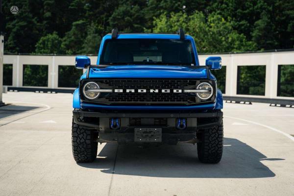 Blue Ford Bronco 2022 in Vilnius, with an engine capacity of 2.70 L and mileage of 105 thousand km for 39900 €, photo 6 on AUTOMOTO.COM.LV
