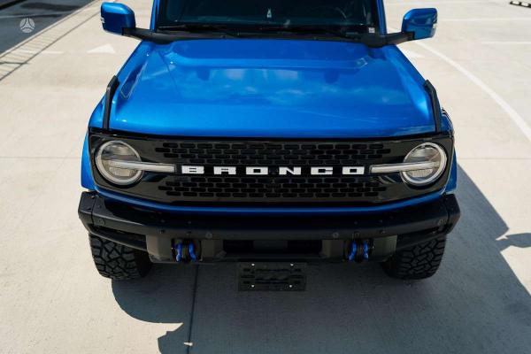 Blue Ford Bronco 2022 in Vilnius, with an engine capacity of 2.70 L and mileage of 105 thousand km for 39900 €, photo 7 on AUTOMOTO.COM.LV