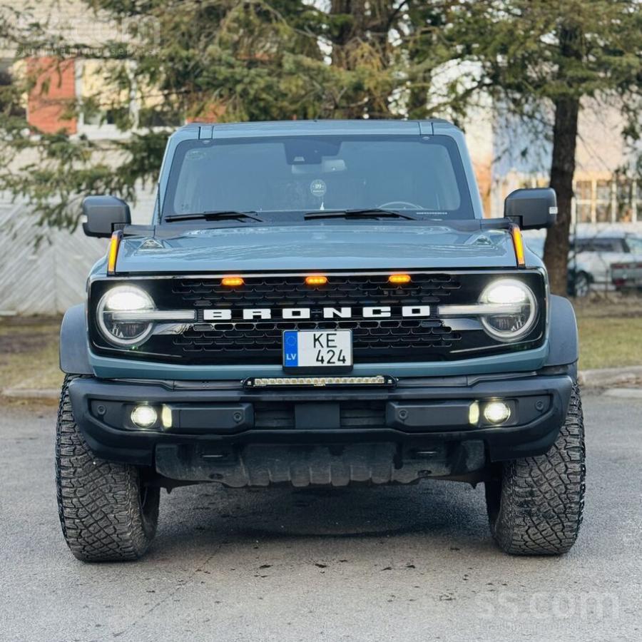 Blue Ford Bronco 2023 in Riga, with an engine capacity of 2.70 L and mileage of 42 thousand km for 55500 €, photo 2 on AUTOMOTO.COM.LV