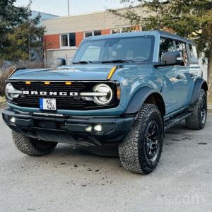Blue Ford Bronco 2023 in Riga, with an engine capacity of 2.70 L and mileage of 42 thousand km for 55500 €, photo 3 on AUTOMOTO.COM.LV