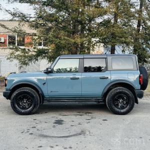 Blue Ford Bronco 2023 in Riga, with an engine capacity of 2.70 L and mileage of 42 thousand km for 55500 €, photo 5 on AUTOMOTO.COM.LV