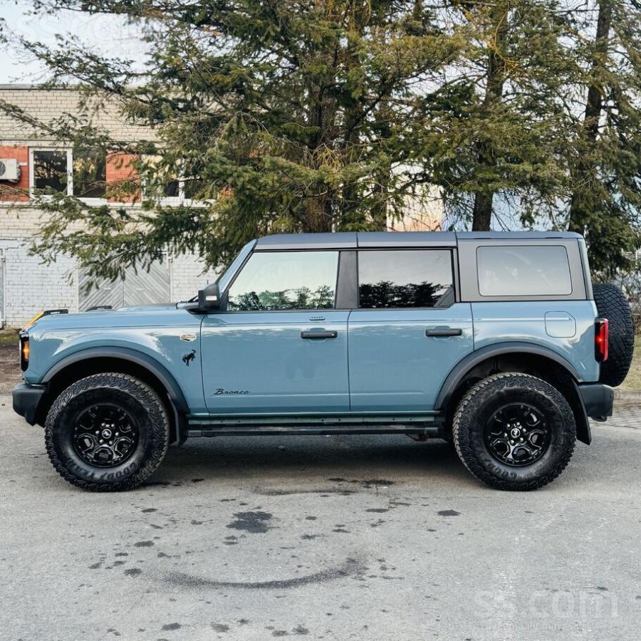 Blue Ford Bronco 2023 in Riga, with an engine capacity of 2.70 L and mileage of 43 thousand km for 55500 €, photo 5 on AUTOMOTO.COM.LV