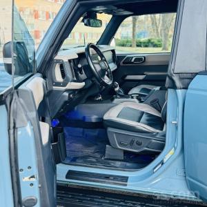 Blue Ford Bronco 2023 in Riga, with an engine capacity of 2.70 L and mileage of 43 thousand km for 55500 €, photo 8 on AUTOMOTO.COM.LV