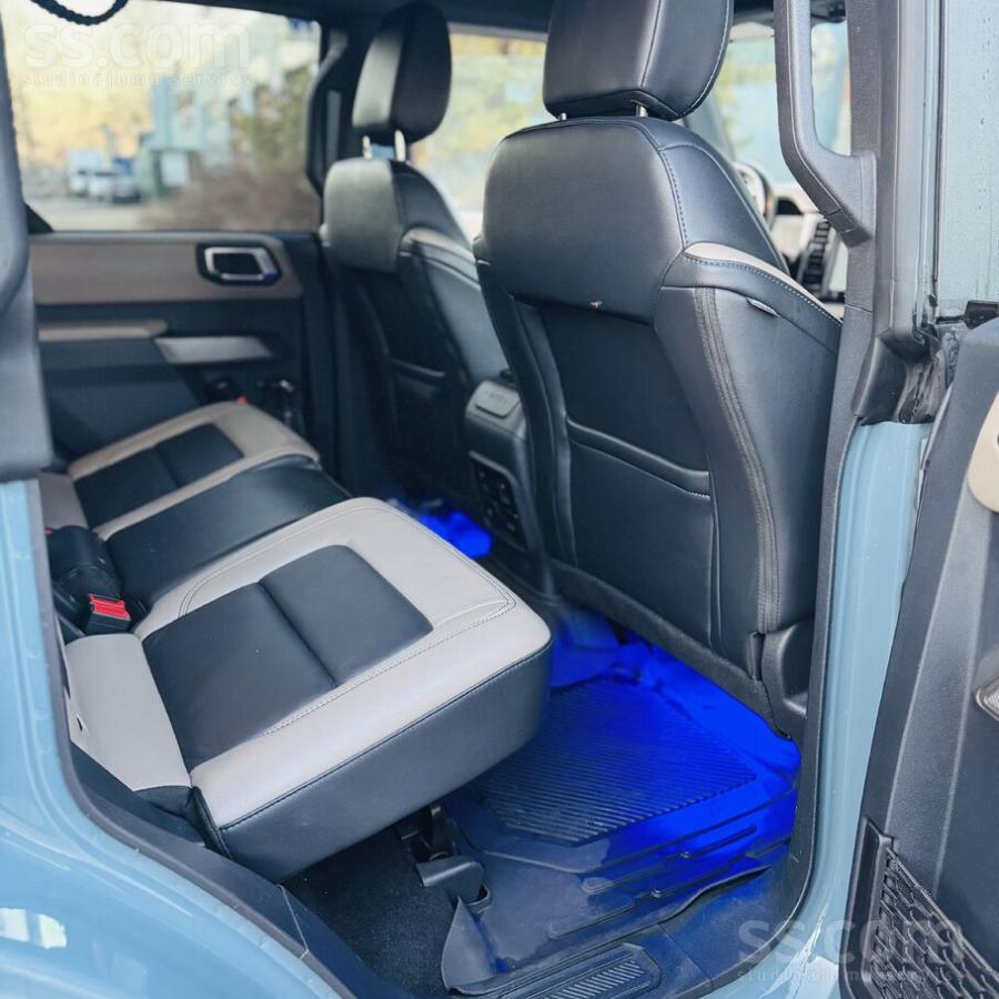 Blue Ford Bronco 2023 in Riga, with an engine capacity of 2.70 L and mileage of 43 thousand km for 55500 €, photo 10 on AUTOMOTO.COM.LV