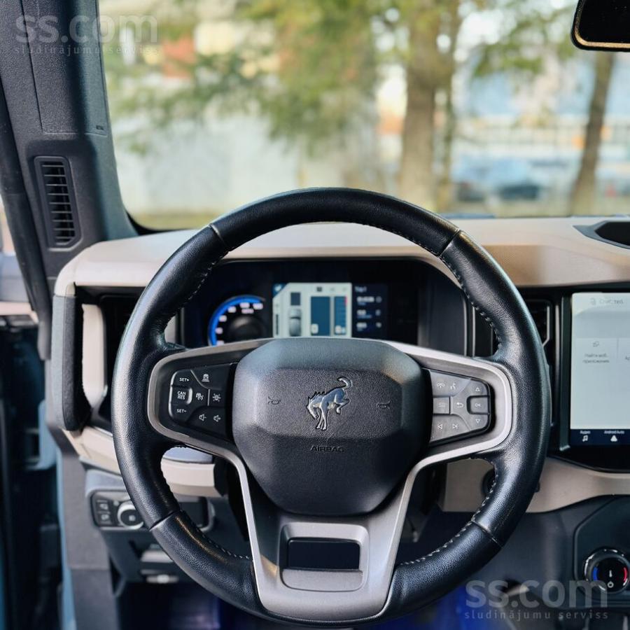 Blue Ford Bronco 2023 in Riga, with an engine capacity of 2.70 L and mileage of 43 thousand km for 55500 €, photo 13 on AUTOMOTO.COM.LV